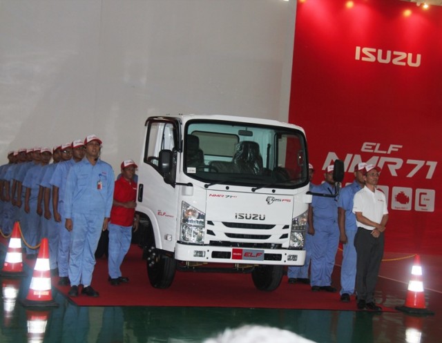 Isuzu Elf NMR 71, Truk Ringan Pertama Yang Gunakan Transmisi 6-percepatan